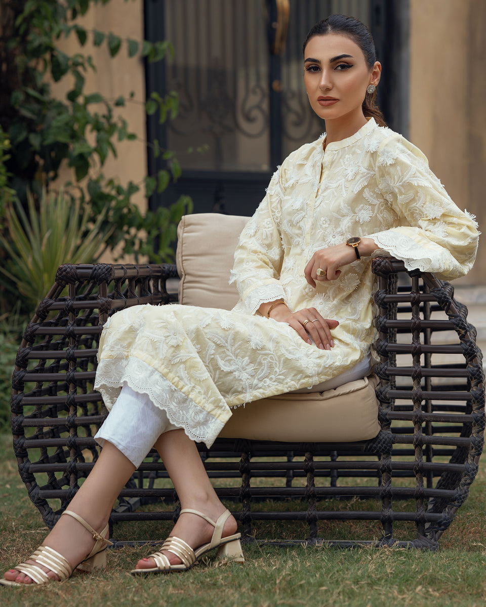 LIRA – chiccloset.pk